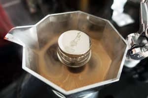 Crema mit der Bialetti Herdkanne! • coffeesomething.de